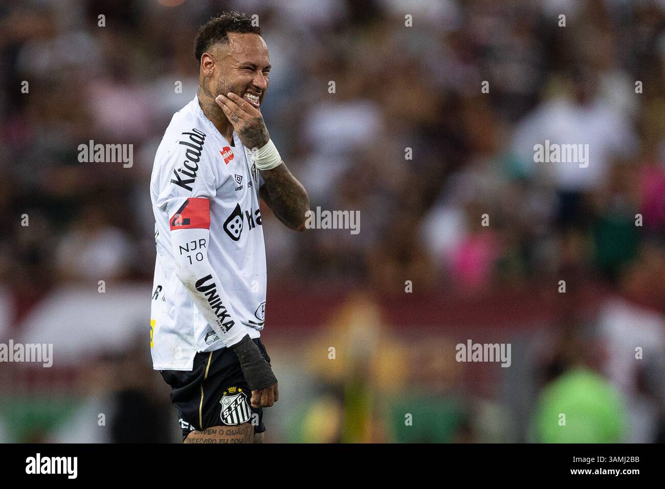 RIO DE JANEIRO, BRAZIL - APRIL 13: NEYMAR JR of Santos smiles during ...