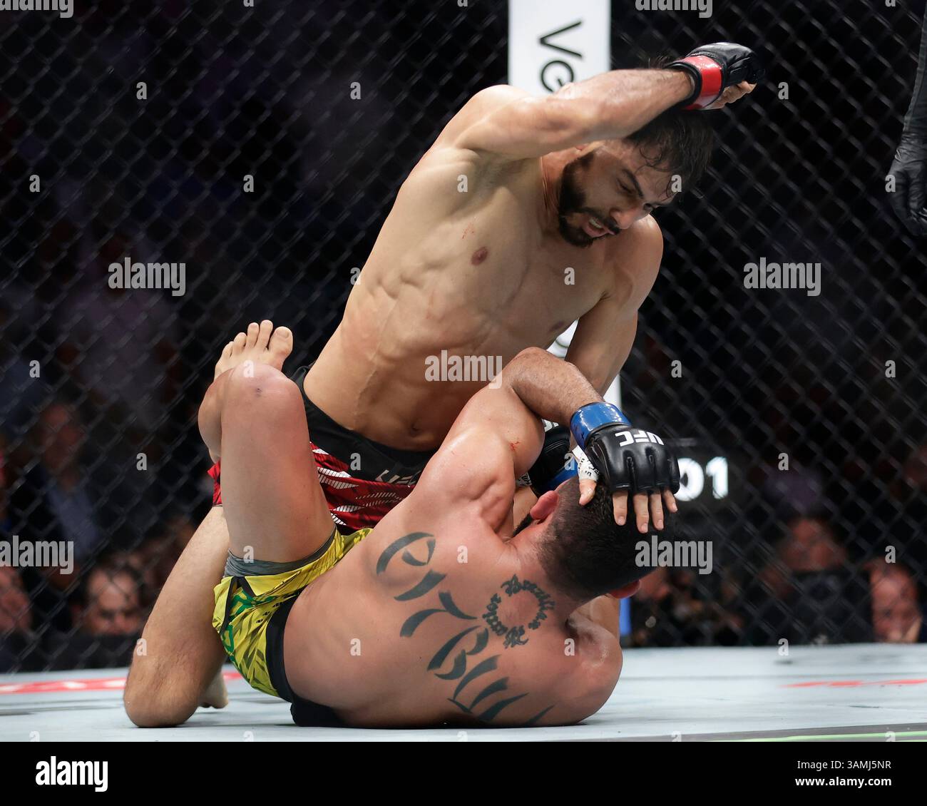 Miami, Florida, USA. 12th Apr, 2025. YAIR RODRIGUEZ and PATRICIO ...