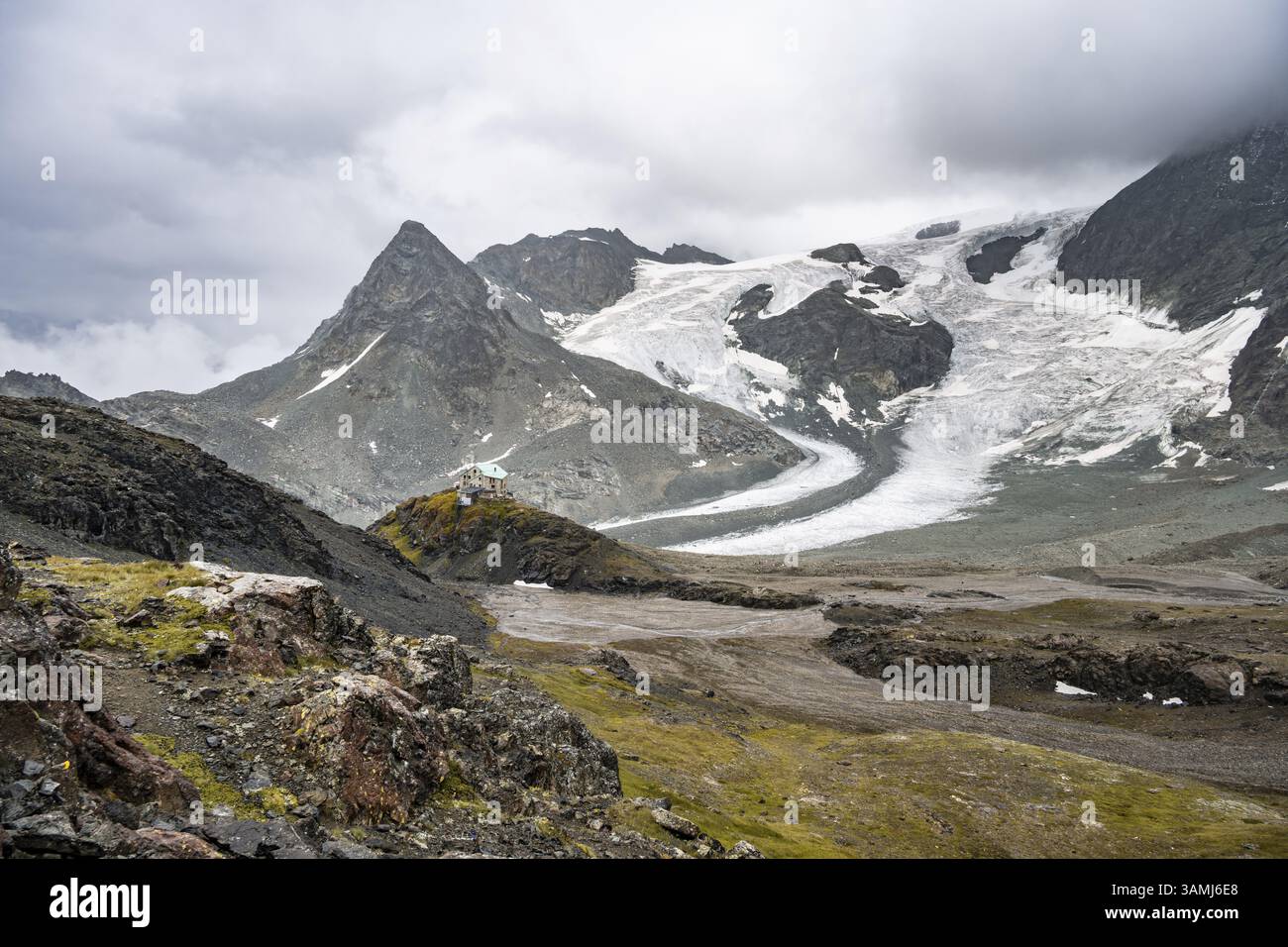 Mountain hut Cabane des Dix, mountain landscape, behind glacier Glacier ...
