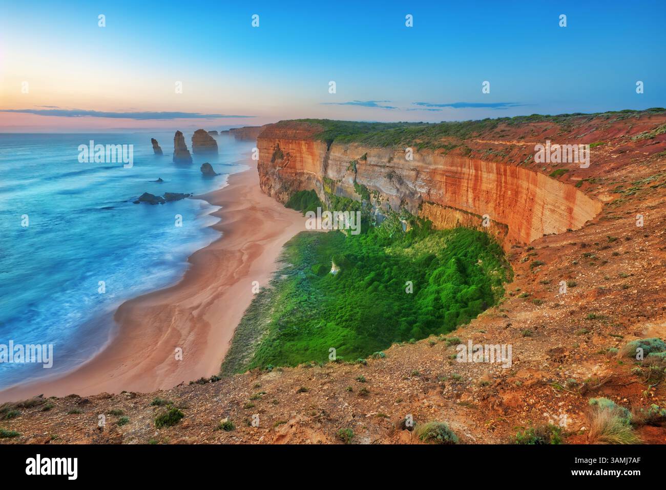 The limestone cliffs at the Twelve Apostles, Port Campbell National ...