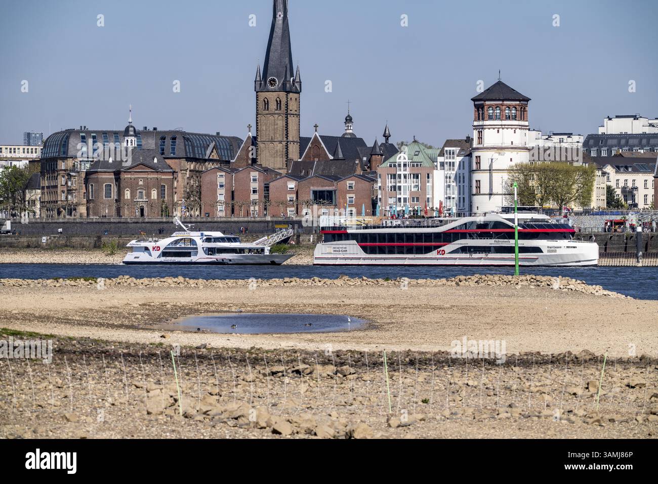 Rhine at Duesseldorf, extremely low water, Rhine level at 114 cm, after ...