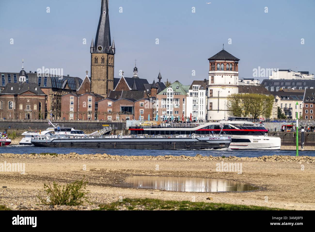 Rhine at Duesseldorf, extremely low water, Rhine level at 114 cm, after ...
