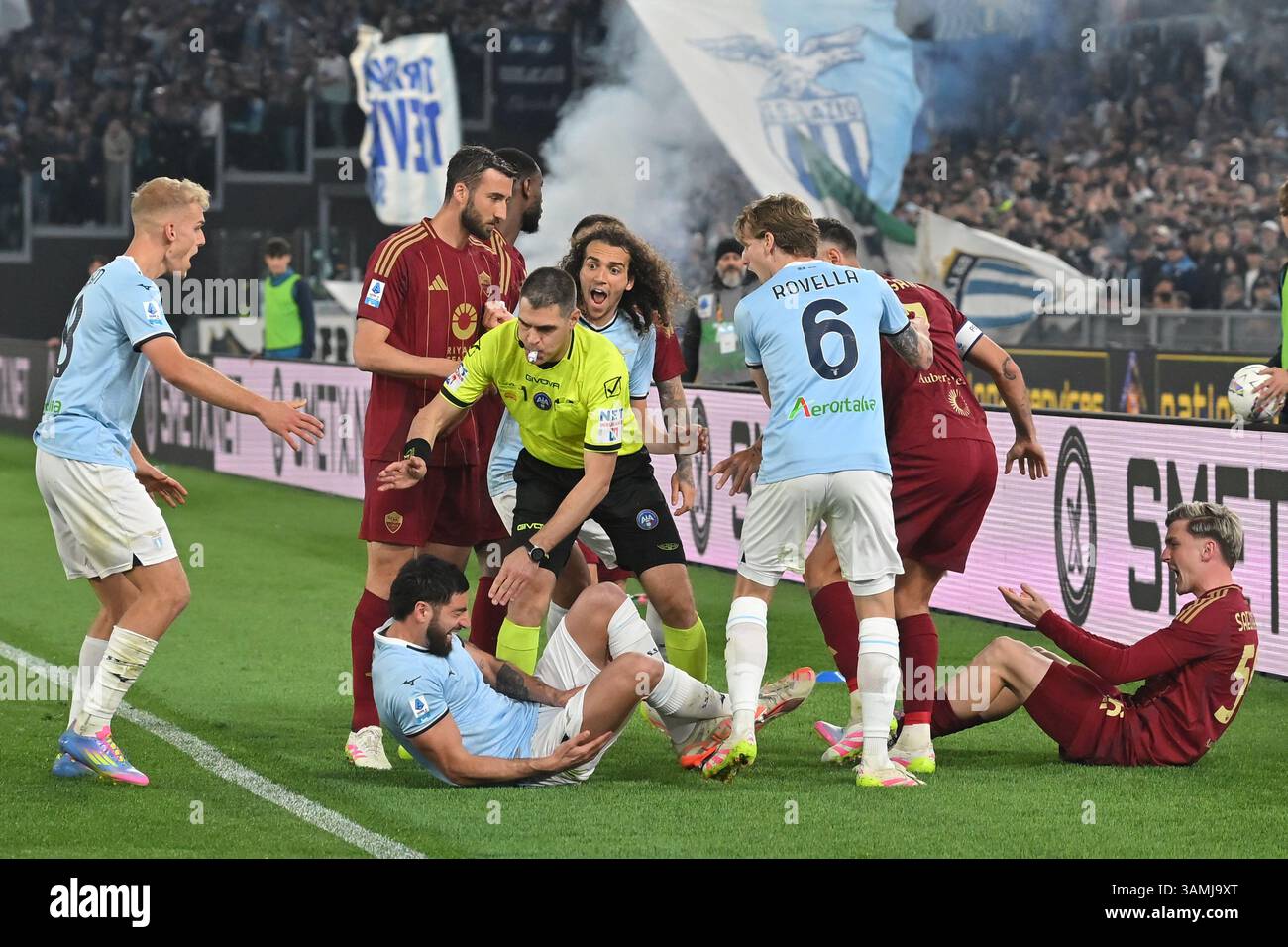 The fight between the players of the two teams during the Serie A match ...