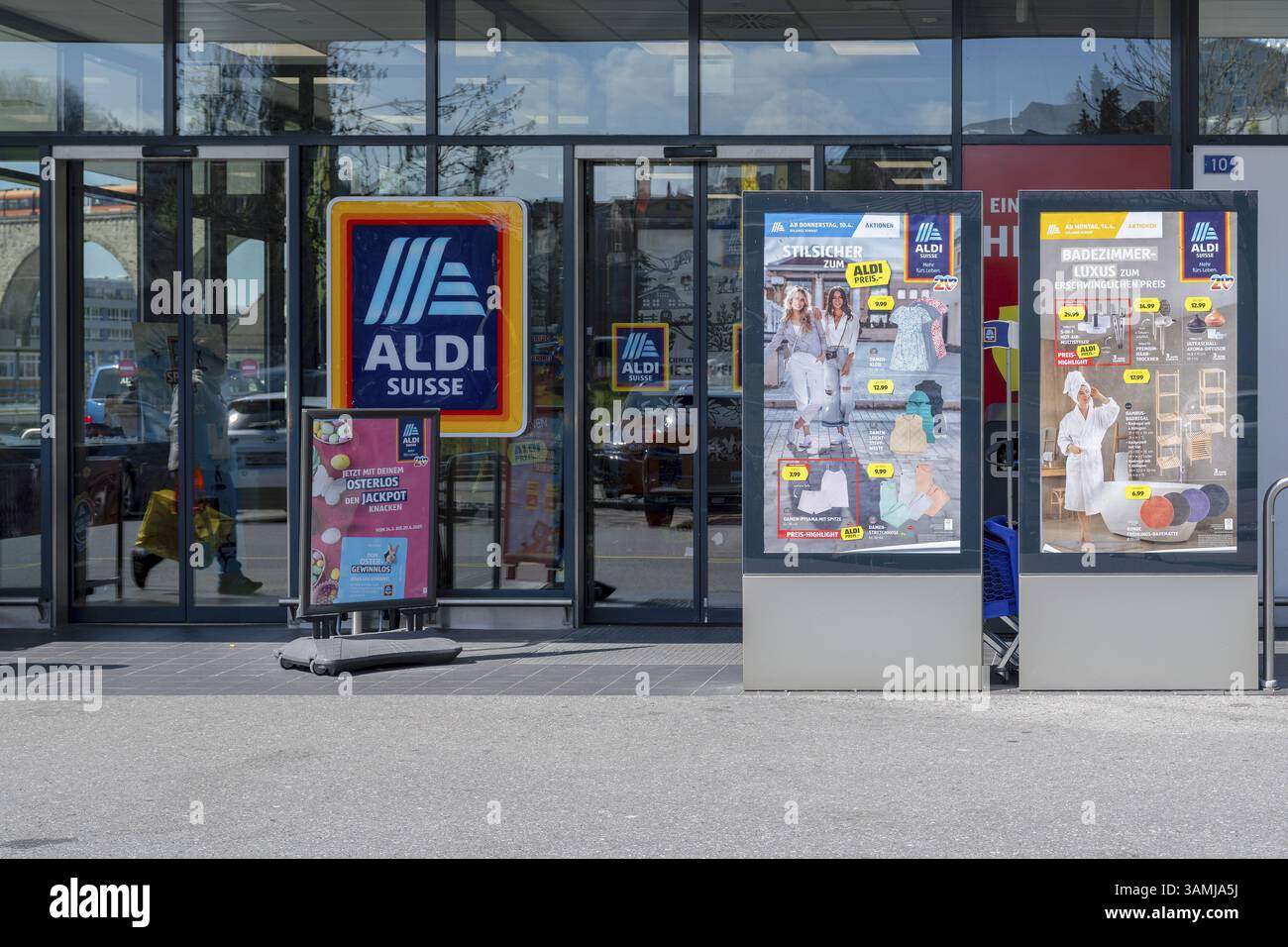 Discounters aldi hi-res stock photography and images - Alamy