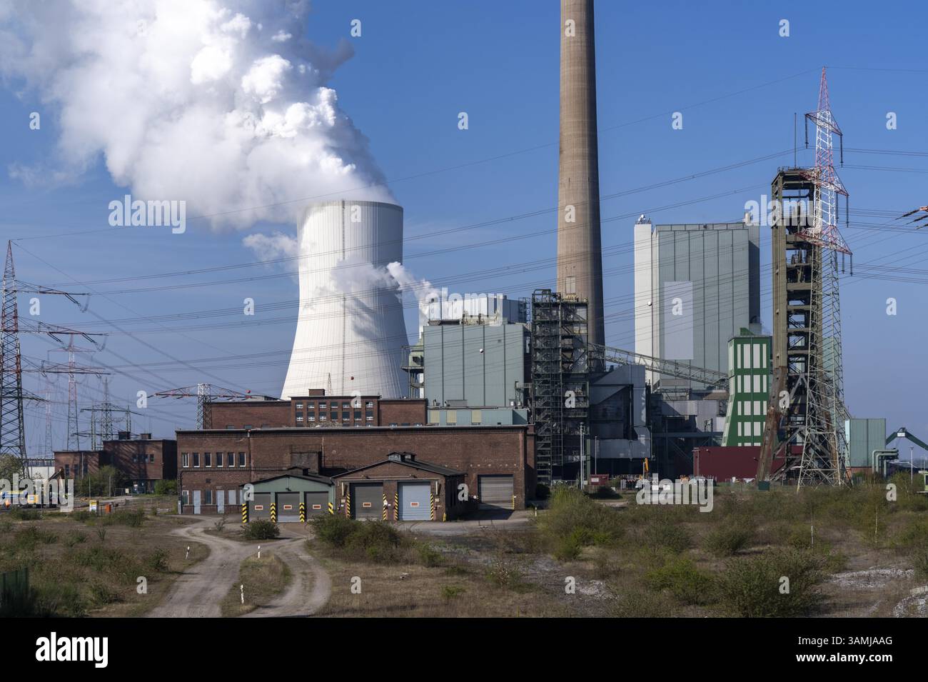Cooling tower of the Duisburg-Walsum coal-fired power plant, combined ...