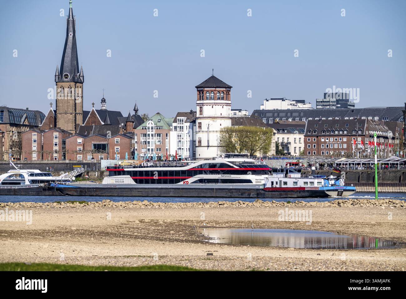 Rhine at Duesseldorf, extremely low water, Rhine level at 114 cm, after ...
