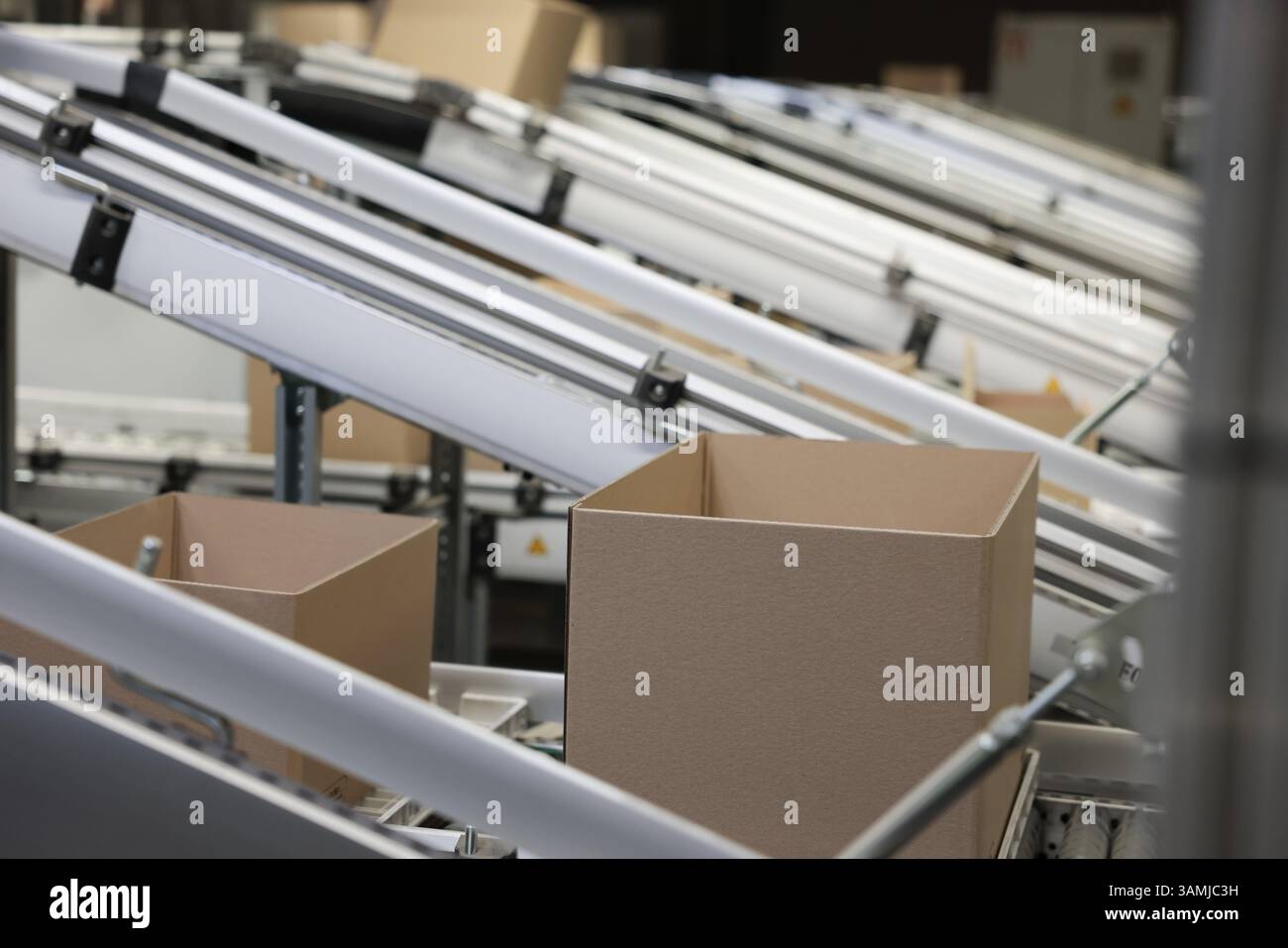 Dispatch warehouse hi-res stock photography and images - Alamy