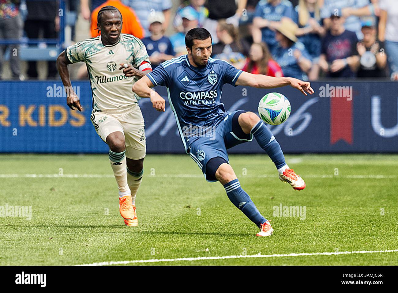 Kansas City, Kansas, USA. 13th Apr, 2025. Sporting KC forward SHAPI ...