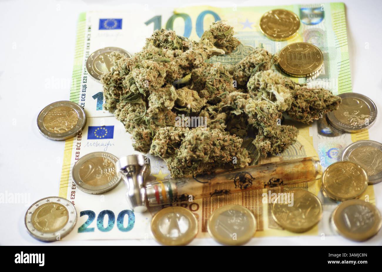 Symbolic photo:. Cannabis flowers and hash pipe, money-making Stock ...