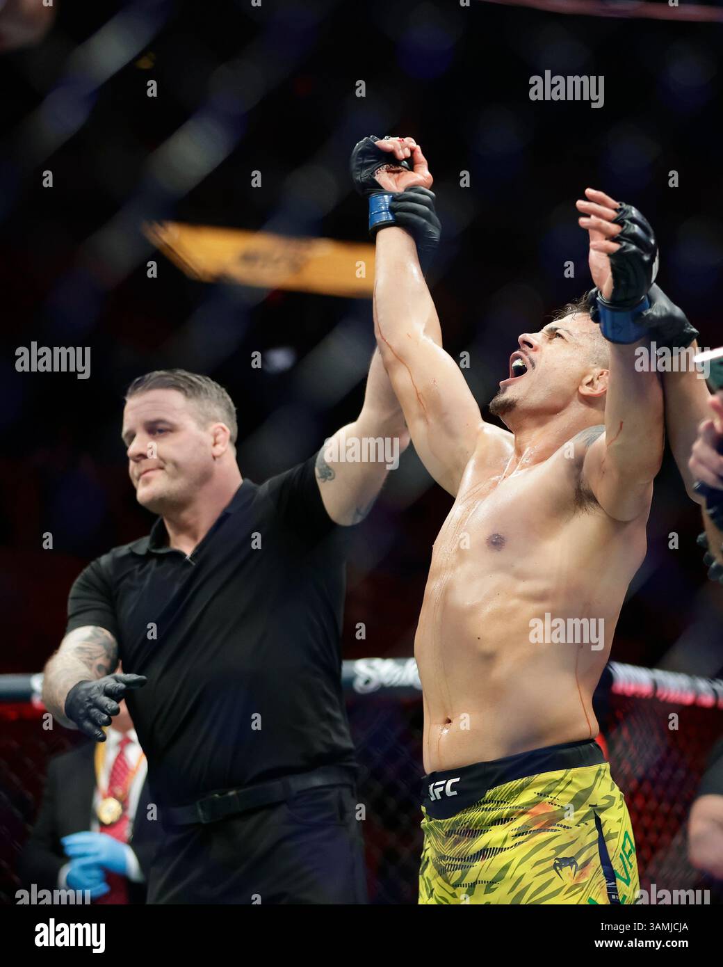 Miami, Florida, USA. 12th Apr, 2025. TRESEAN GORE and MARCO TULIO fight ...