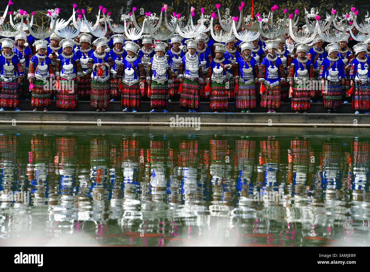 (250414) -- BEIJING, April 14, 2025 (Xinhua) -- People in ethnic ...