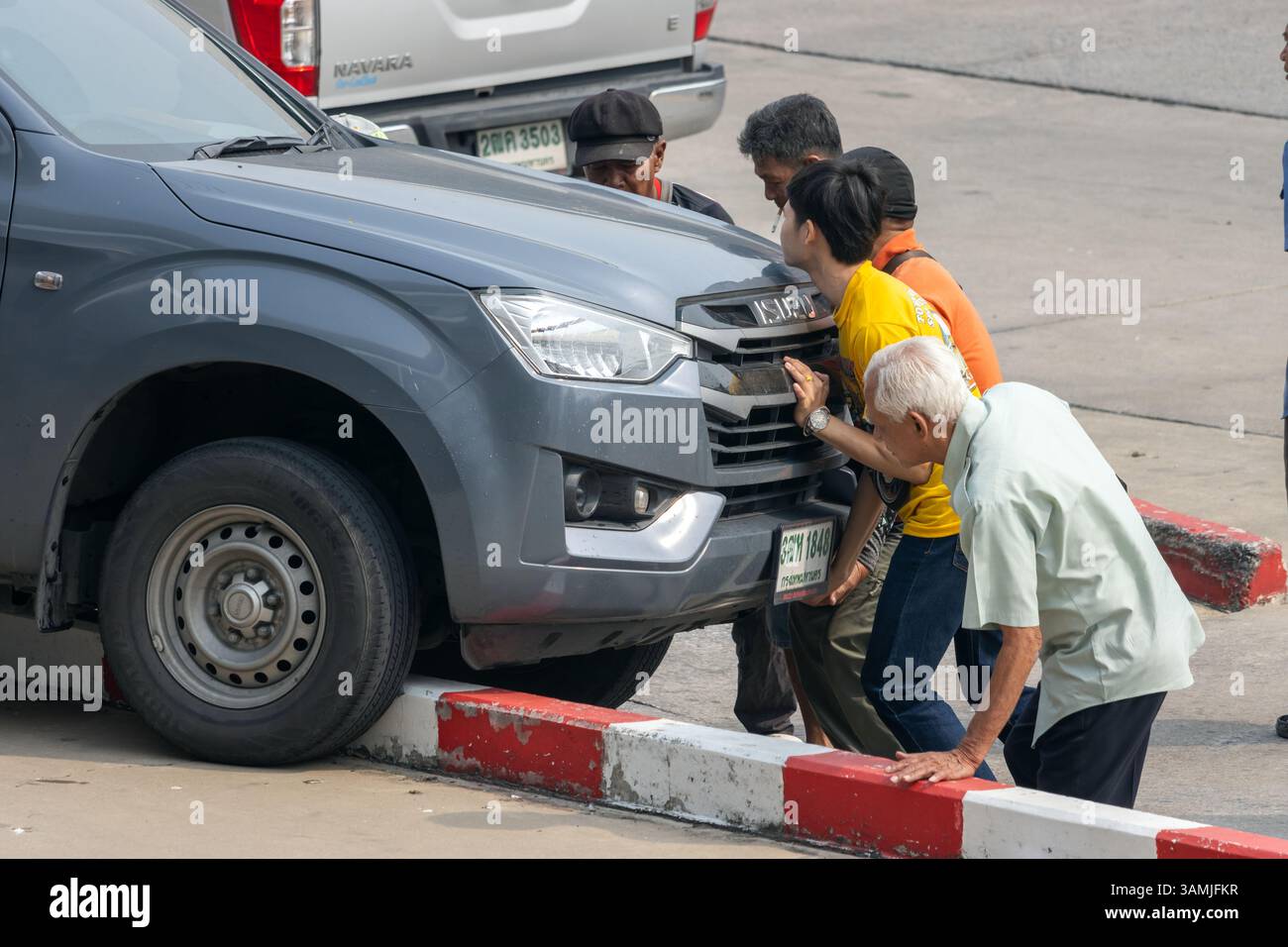 People push stuck truck hi-res stock photography and images - Alamy