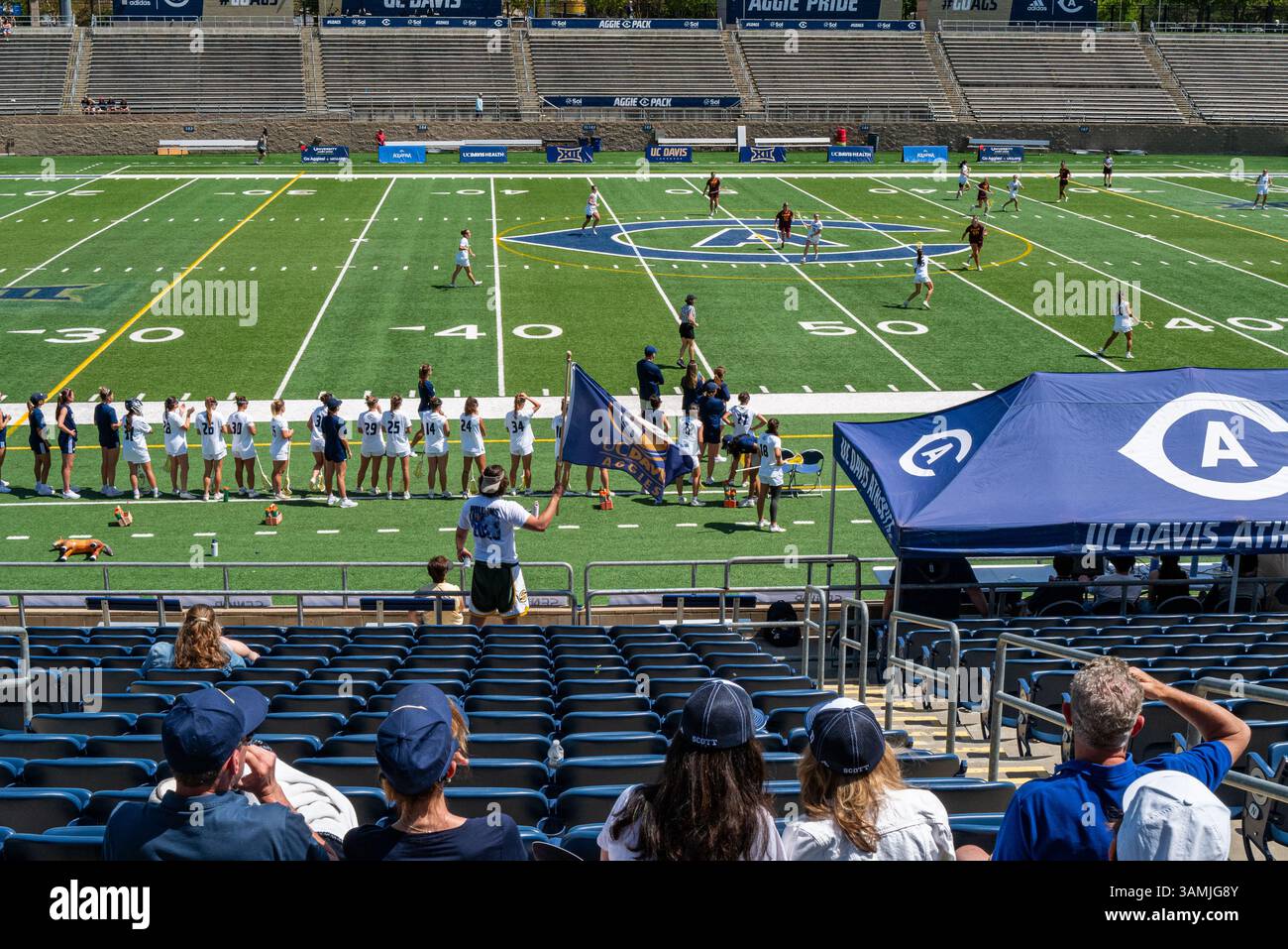 College lacrosse fan hi-res stock photography and images - Alamy