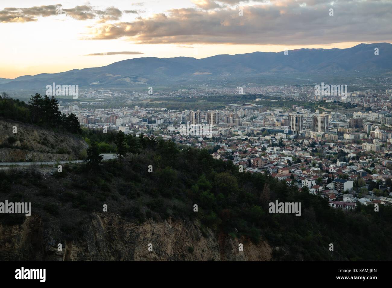 Elevated view sprawling cityscape hi-res stock photography and images ...