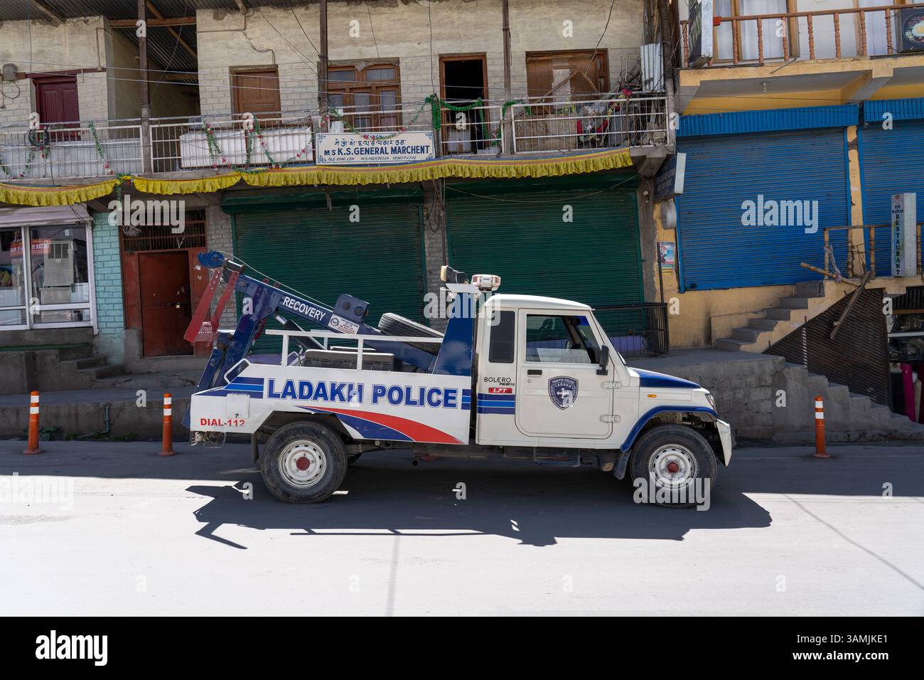 Ladakh Police Tow Truck Stock Photo - Alamy