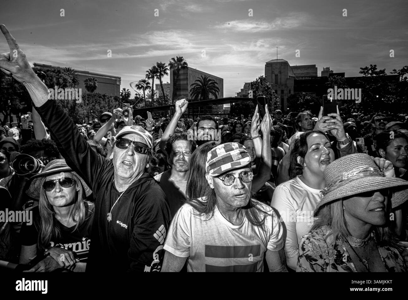 Bernie sanders fighting oligarchy hi-res stock photography and images ...