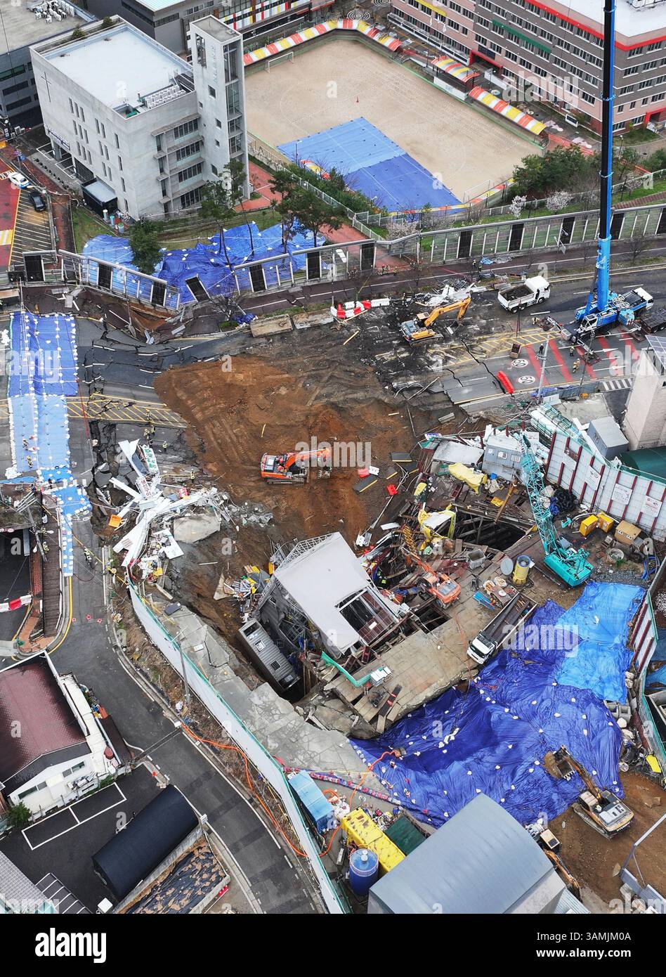 14th Apr, 2025. Collapsed subway construction site An excavator removes ...