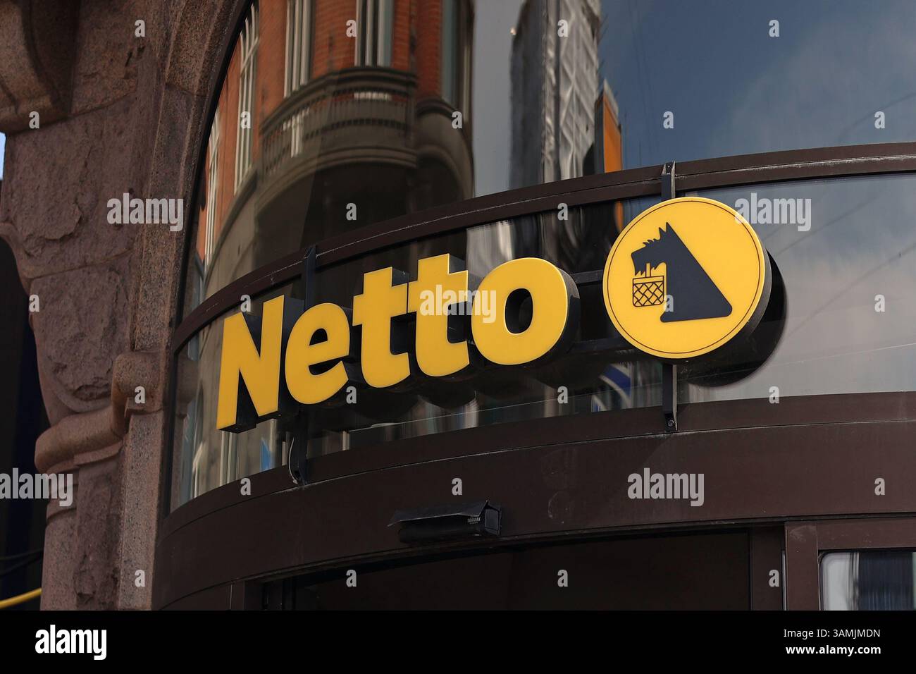 Dog netto hi-res stock photography and images - Alamy