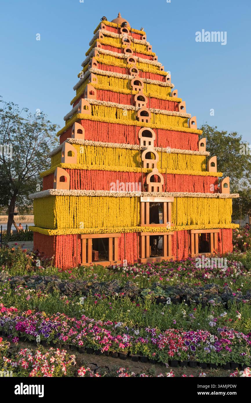 Ahmedabad International Flower Show Brihadeshwara Temple floral display ...
