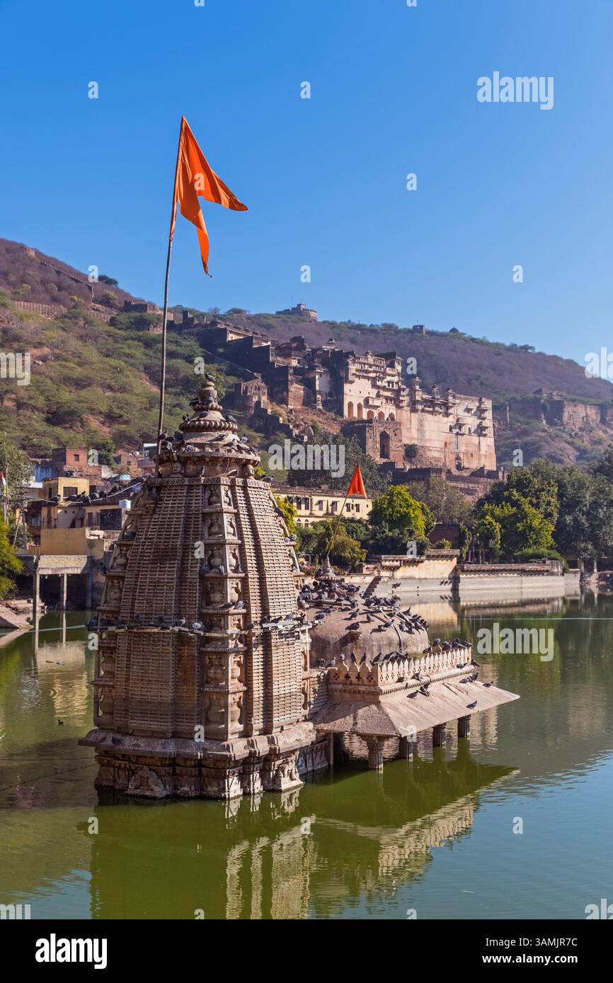Nawal Sagar Lake, Varuna Hindu temple and Garh Palace Bundi Rajasthan ...