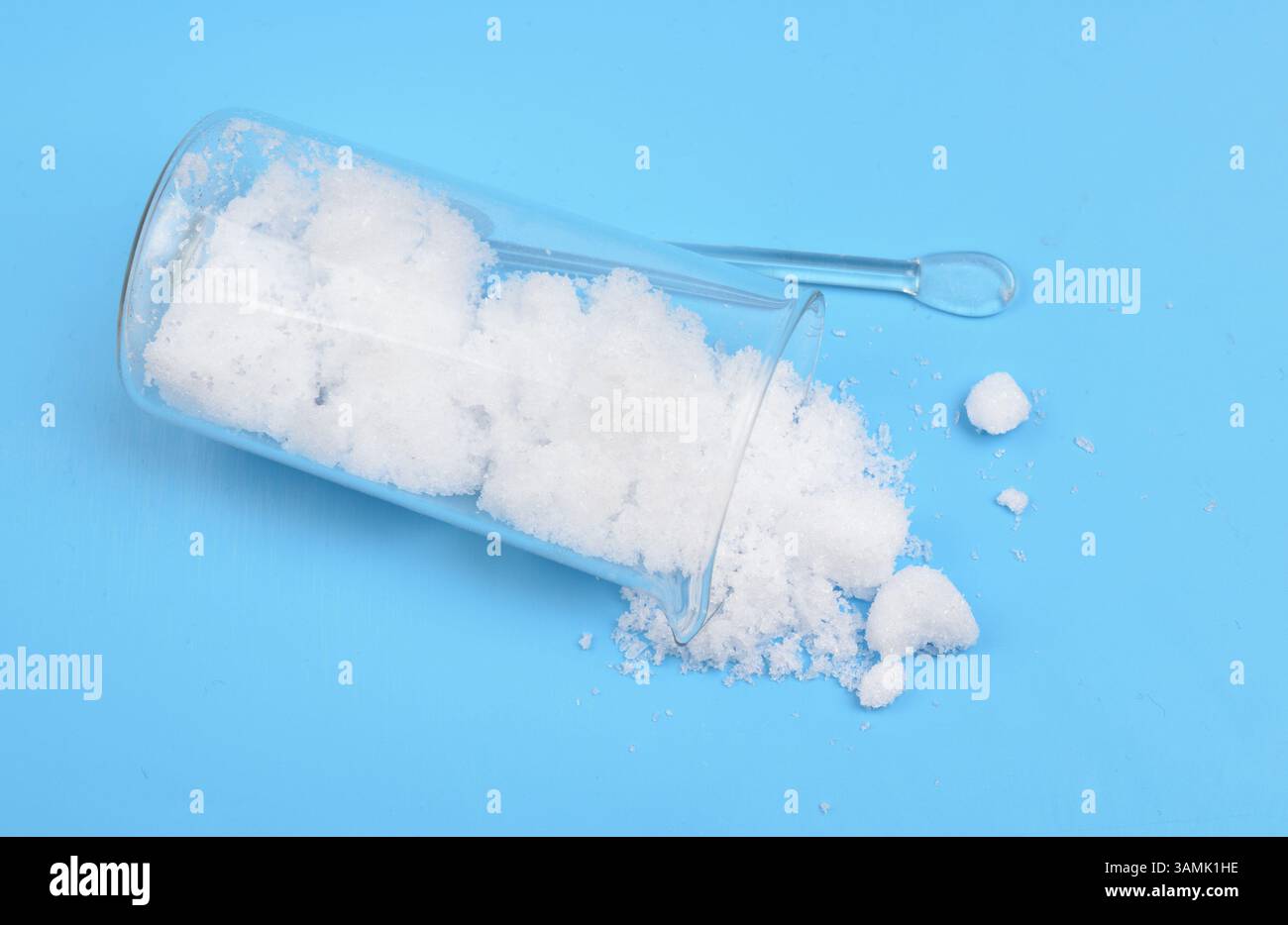 Potassium sodium tartrate tetrahydrate hi-res stock photography and ...