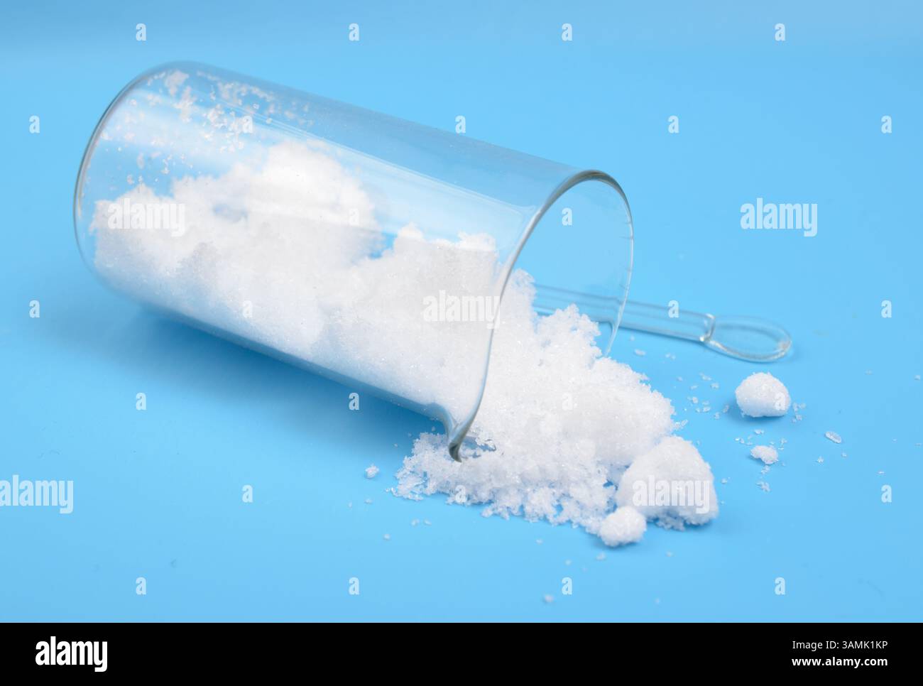 Potassium sodium tartrate tetrahydrate hi-res stock photography and ...