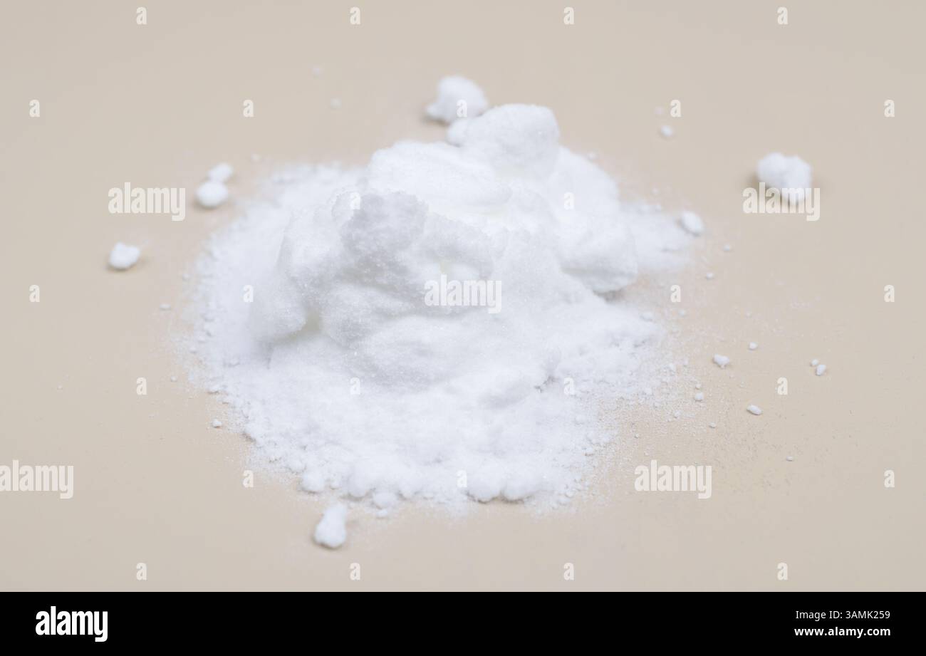 Potassium persulfate hi-res stock photography and images - Alamy