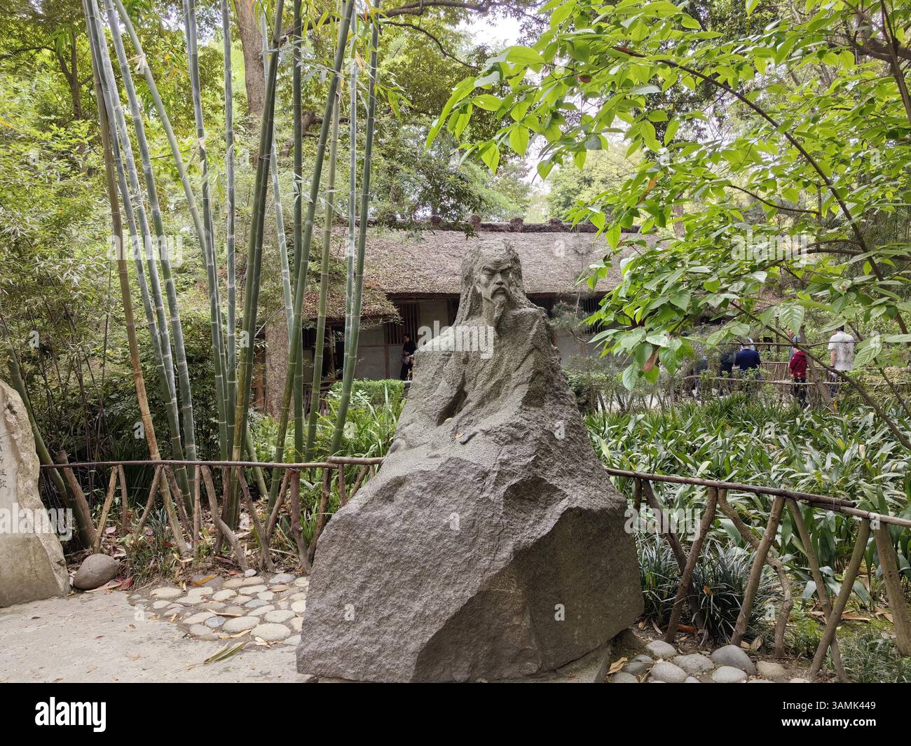 People visit the Du Fu Thatched Cottage in Chengdu City, southwest ...