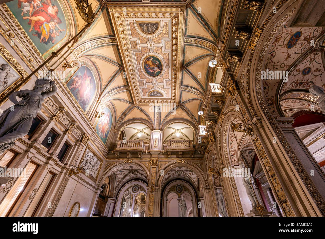 Interior of Vienna State Opera (Wiener Staatsoper), Vienna, Austria ...