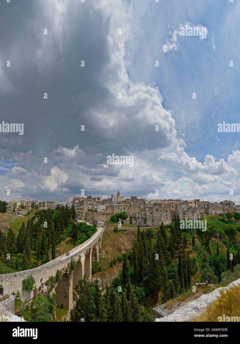 Village on the edge of a ravine puglia hi-res stock photography and ...