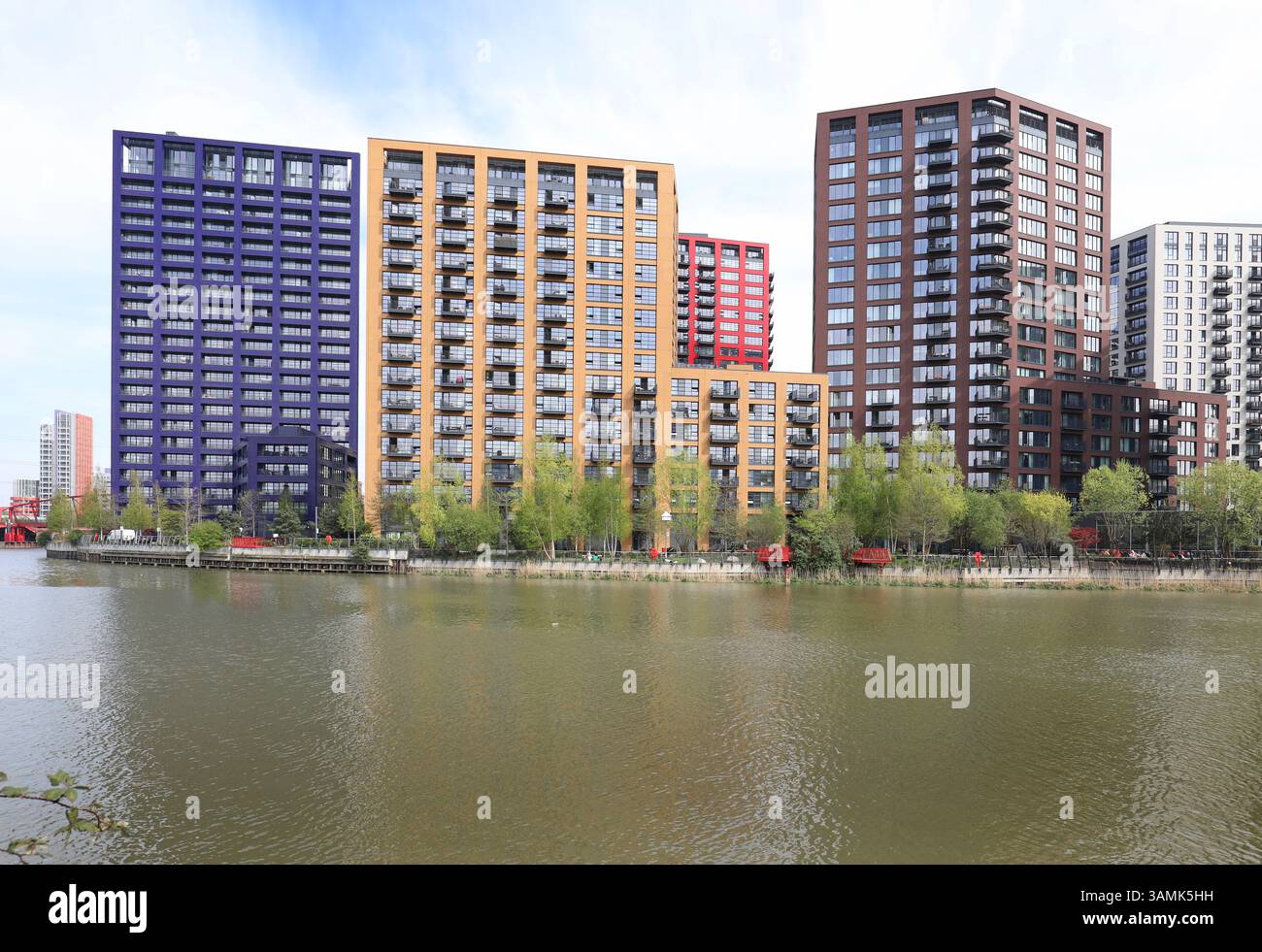 London City Island, a new residential development on Bow Creek, Canning ...