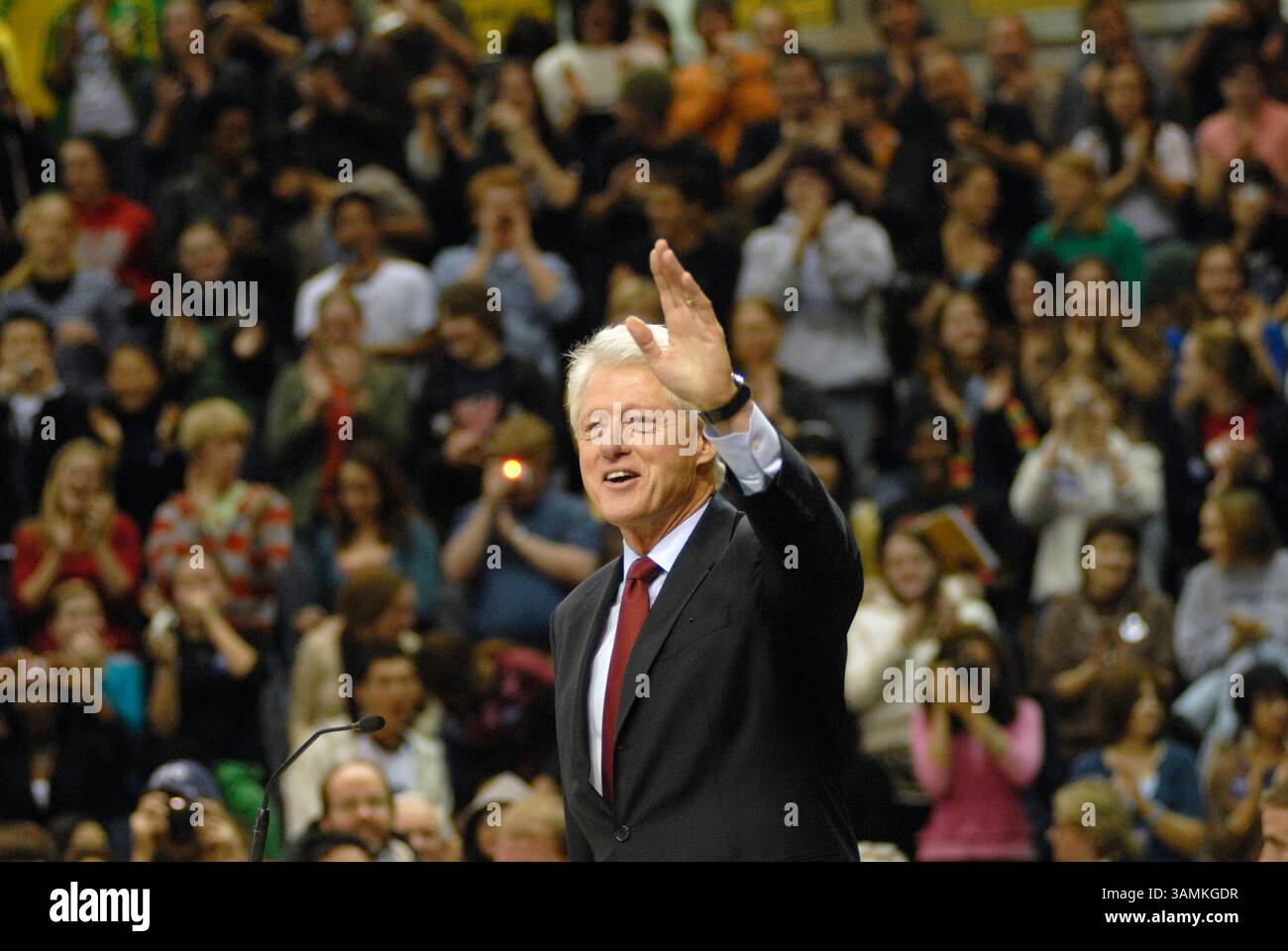 President clinton campaigning hi-res stock photography and images - Alamy