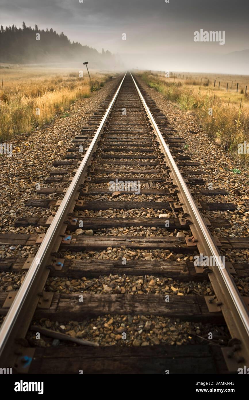 Moody train tracks hi-res stock photography and images - Alamy