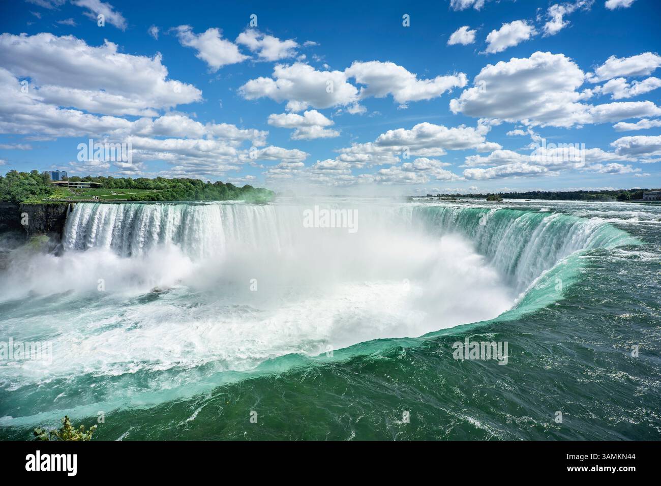 Powerful Flow Over Horseshoe Falls at Niagara Stock Photo - Alamy