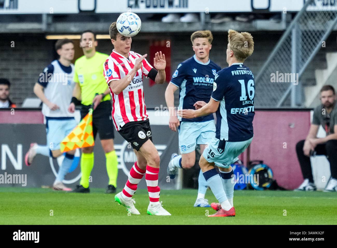 Carel eiting heads the ball hi-res stock photography and images - Alamy
