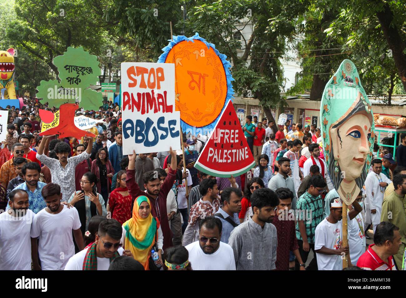 Dhaka, Dhaka, Bangladesh. 13th Apr, 2025. Bangladeshi people join in a ...