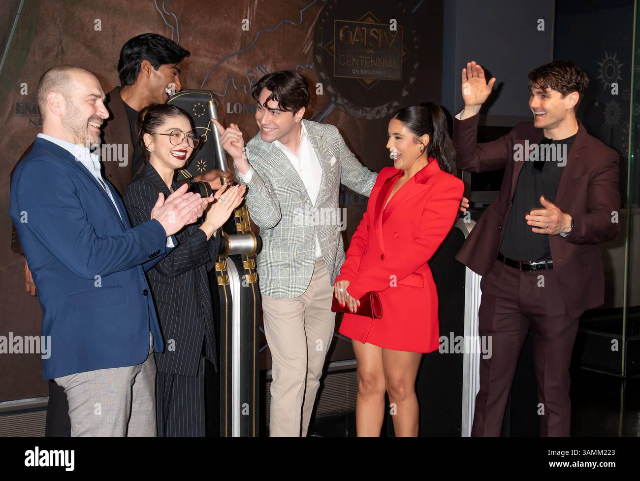 Sarah Hyland and' Great Gatsby' cast at Empire State Building Featuring ...