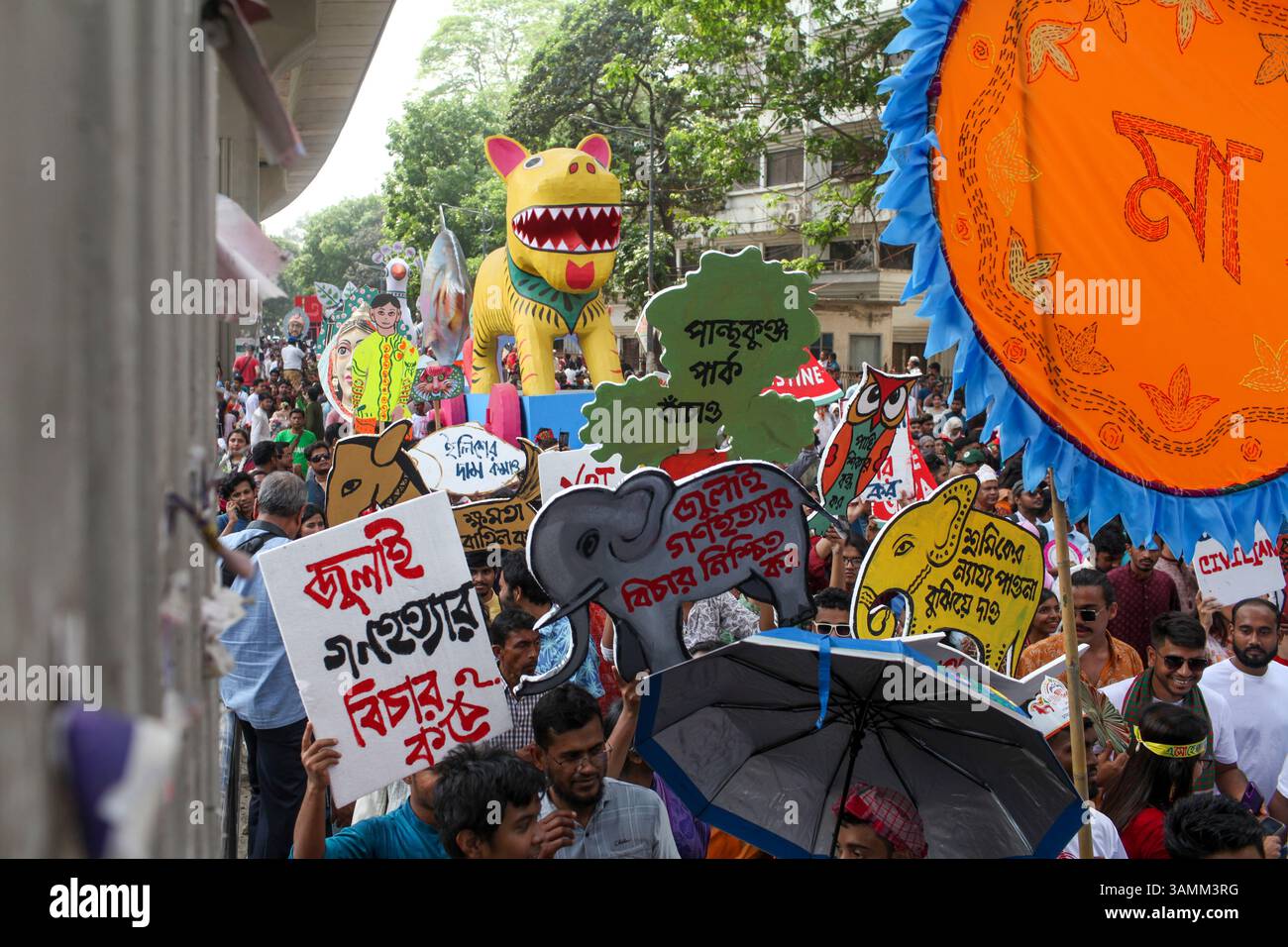 Dhaka, Dhaka, Bangladesh. 13th Apr, 2025. Bangladeshi people join in a ...