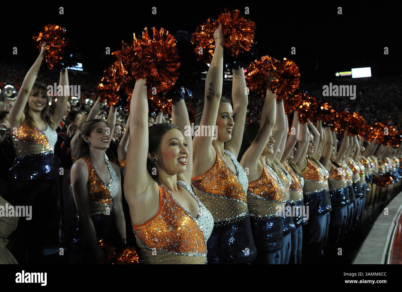 Seminoles football cheerleaders hi-res stock photography and images - Alamy