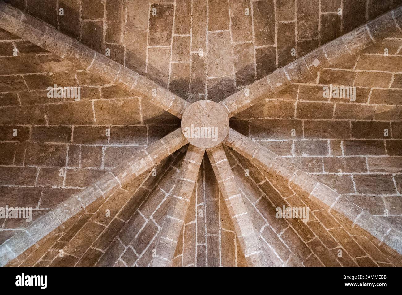 Ribbed stone arch detail hi-res stock photography and images - Alamy
