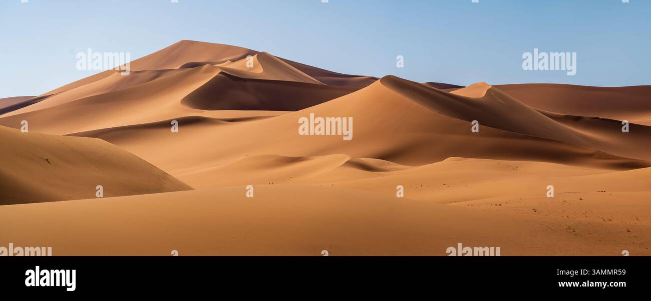 Aerial View of sand dunes at sunset in the Sahara desert, Djanet ...