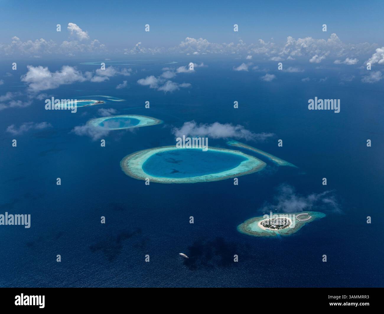Aerial view of idyllic Maldive islands with turquoise waters and ...