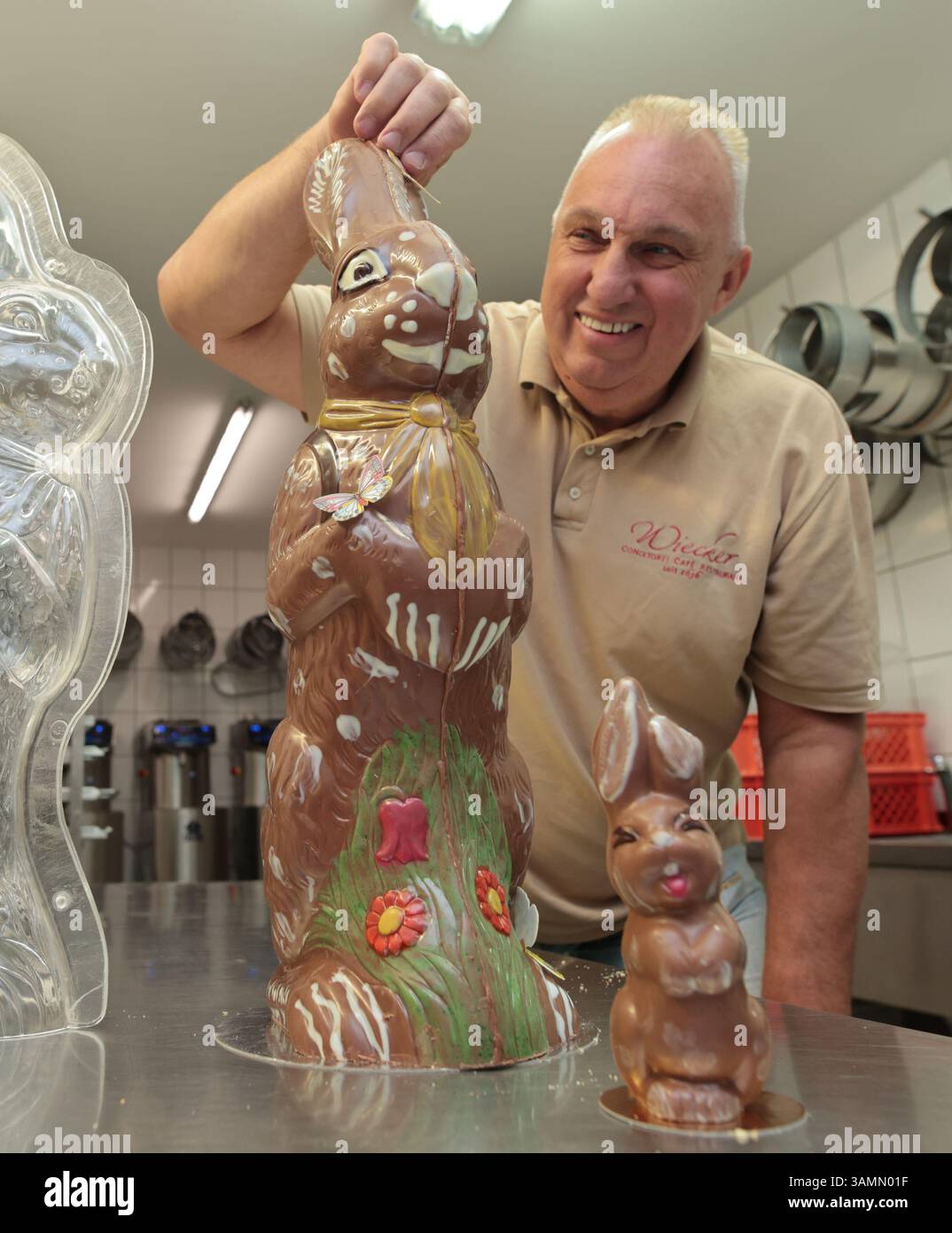 14 April 2025, Saxony-Anhalt, Wernigerode: Master confectioner Michael ...