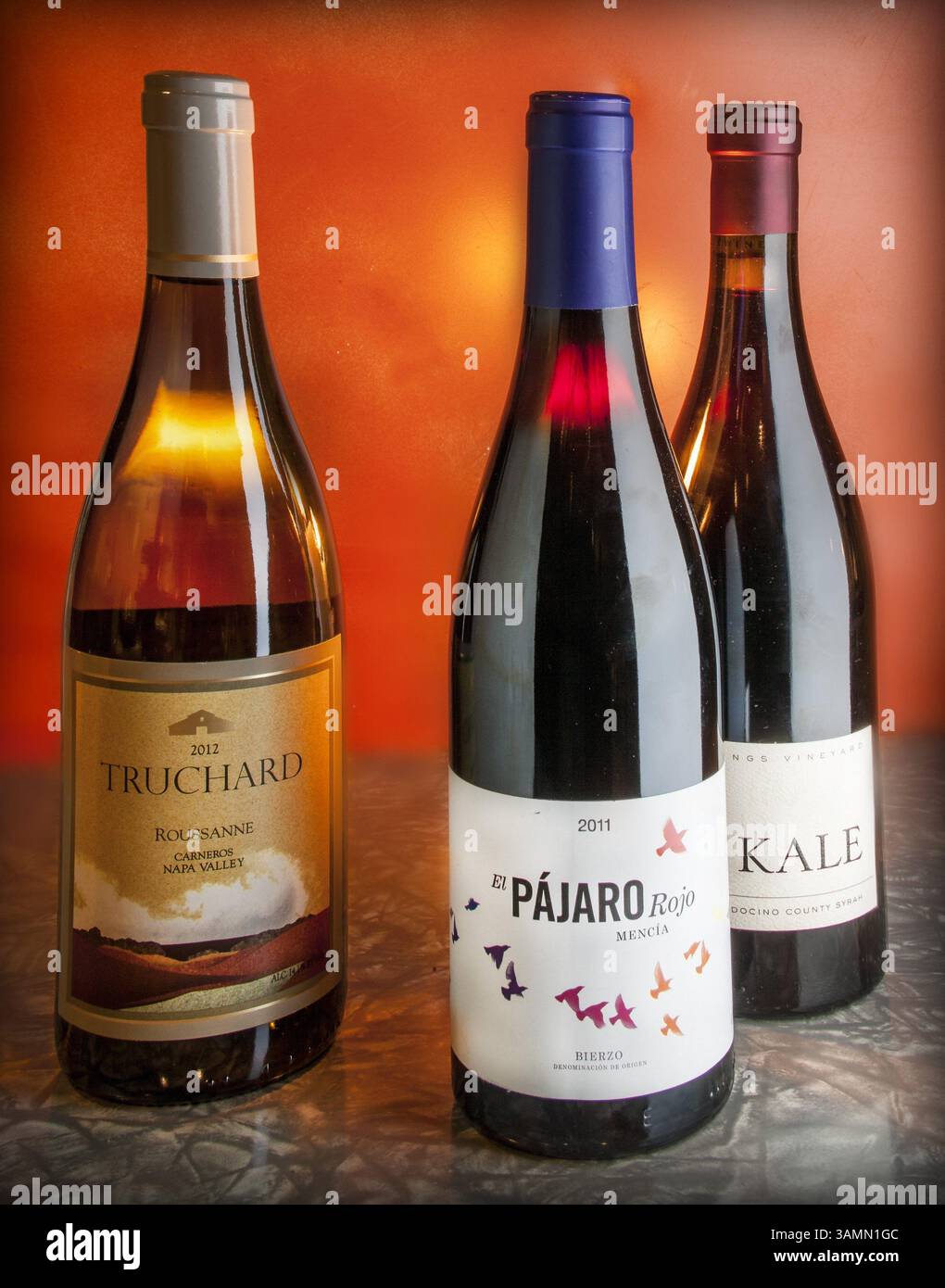 Pajaro rojo hi-res stock photography and images - Alamy