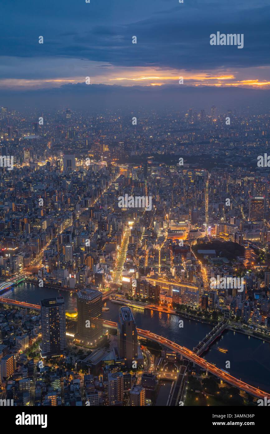 Aerial view of Tokyo skyline at sunset along the Sumida river, Japan ...