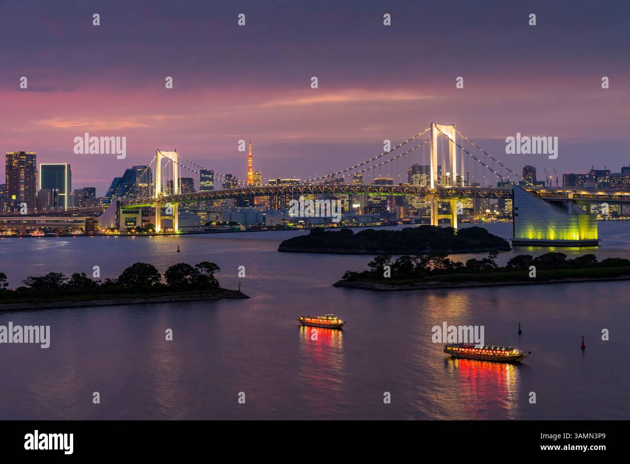 Aerial view of the Rainbow Bridge crossing northern Tokyo Bay between ...