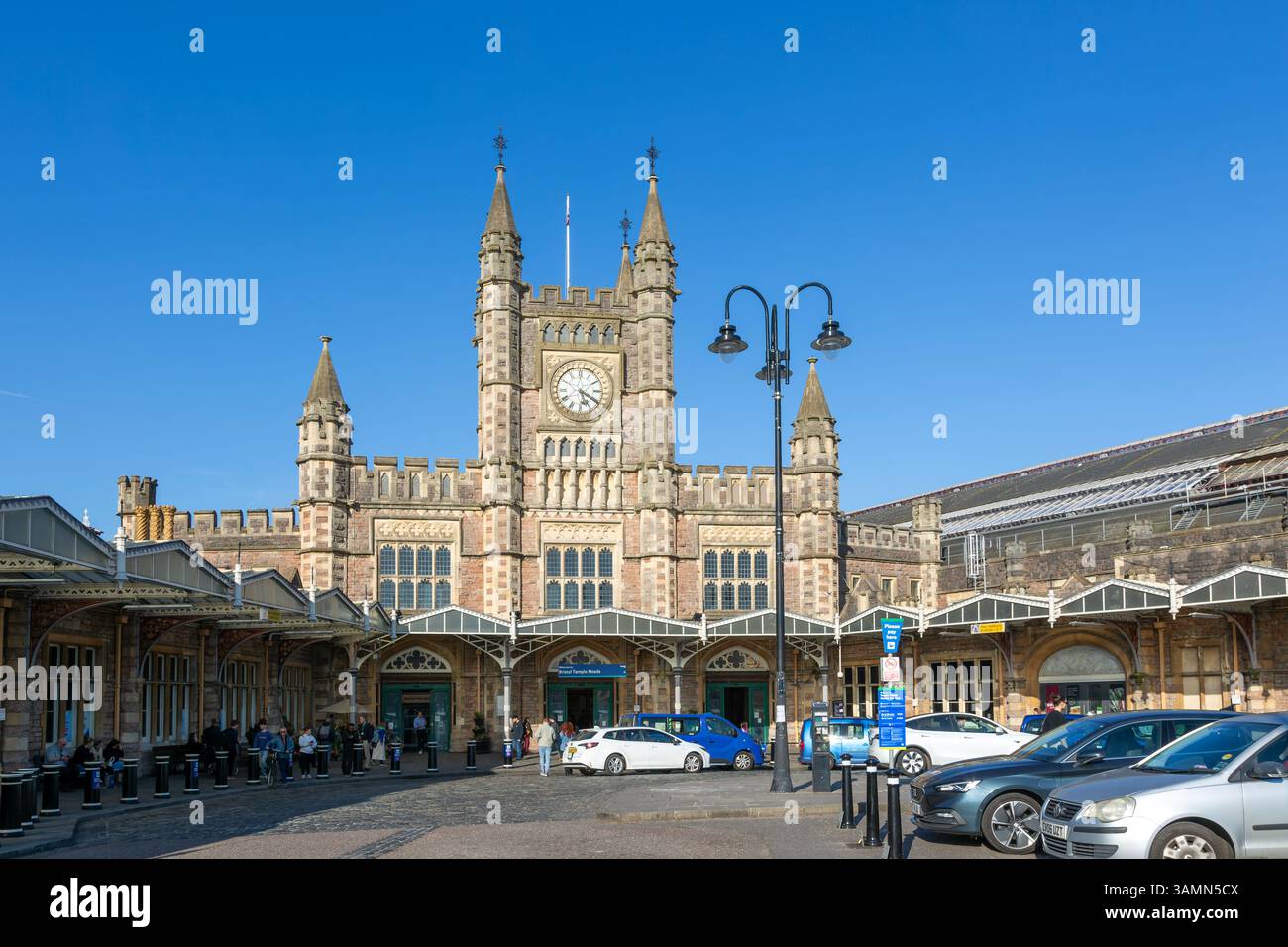 Historic frontage of Temple Meads railway station building, Bristol ...
