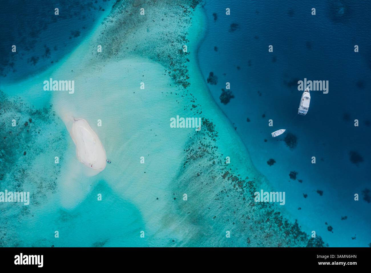 Aerial view of sailing boats along Vaavu Atoll on Maldives archipelagos ...