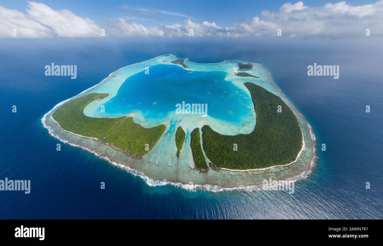 Panoramic aerial view of Marlon Brando Tetiaroa atoll, French Polynesia ...