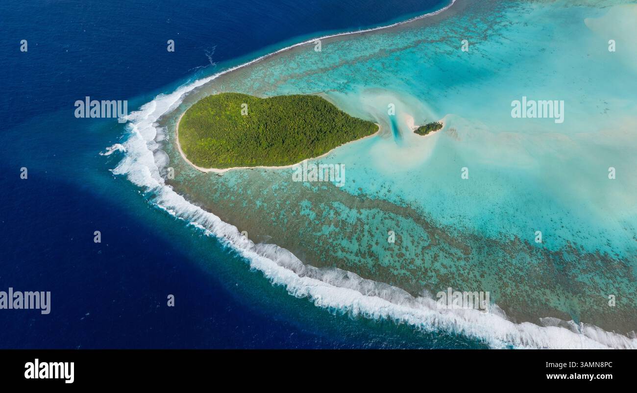 Panoramic aerial view of Marlon Brando Tetiaroa atoll, French Polynesia ...